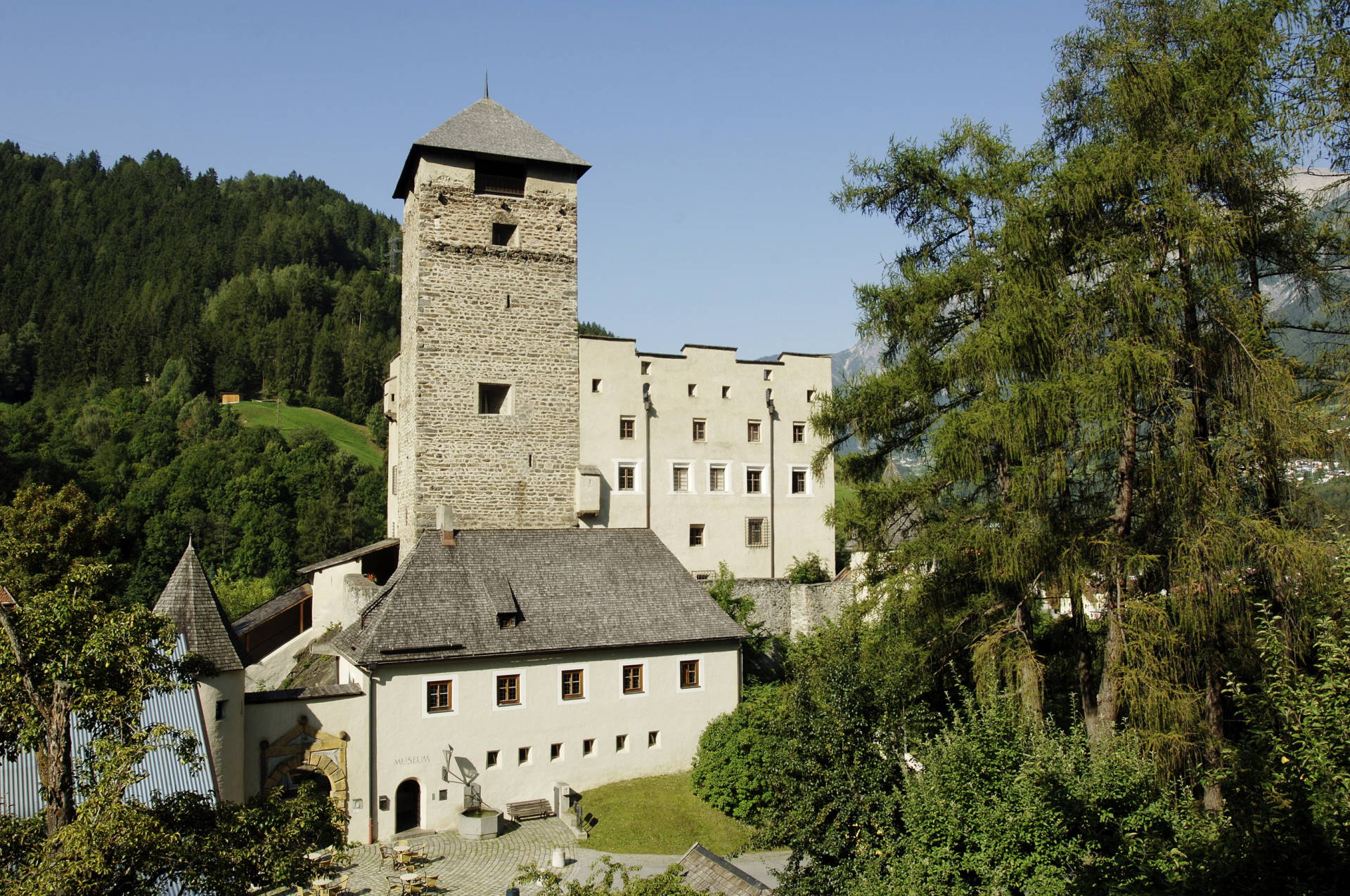 Schloss Landeck in Tirol - Hotels und Unterkünfte in der Nähe | Tirol ...